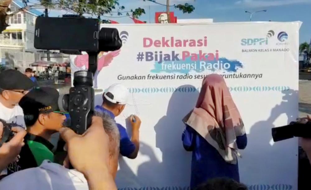 Masyarakat Manado Teken Deklarasi Bijak Pakai Frekuensi - Seputar DJID ...